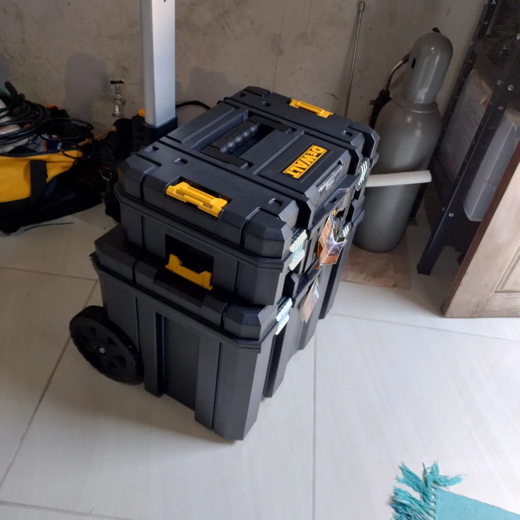 Caixa de Ferramentas com Rodas 28L TSTAK Dewalt DWST17820 ANT Ferramentas