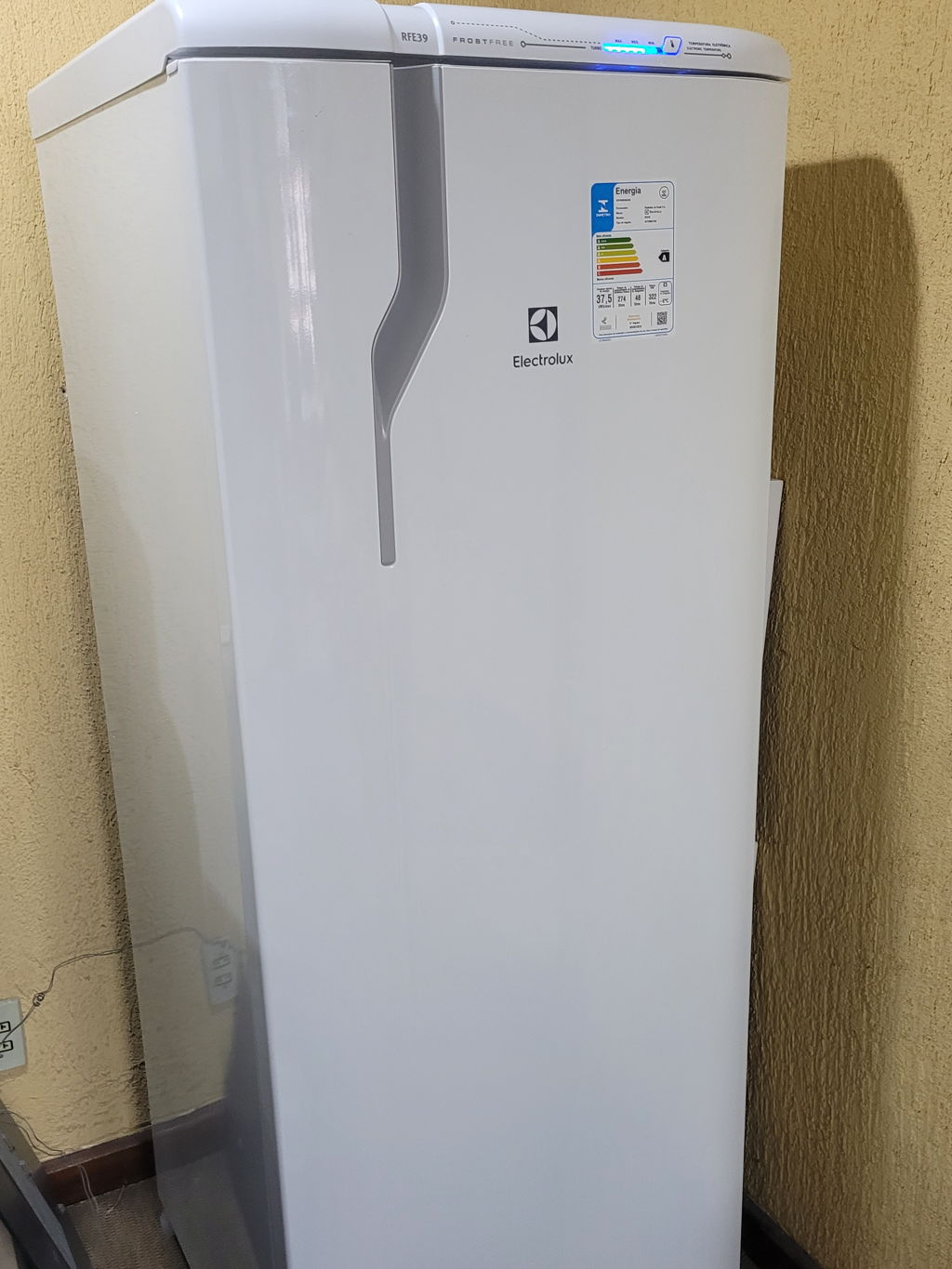 Geladeira Electrolux RFE39 Frost Free com | Casas Bahia