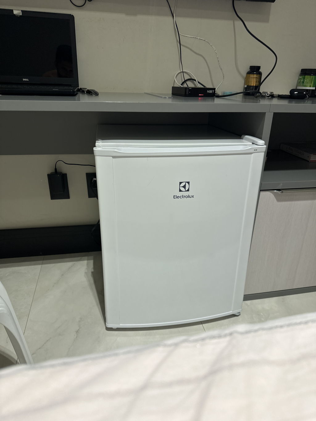 Frigobar Electrolux RE80 - 79 L | Casas Bahia